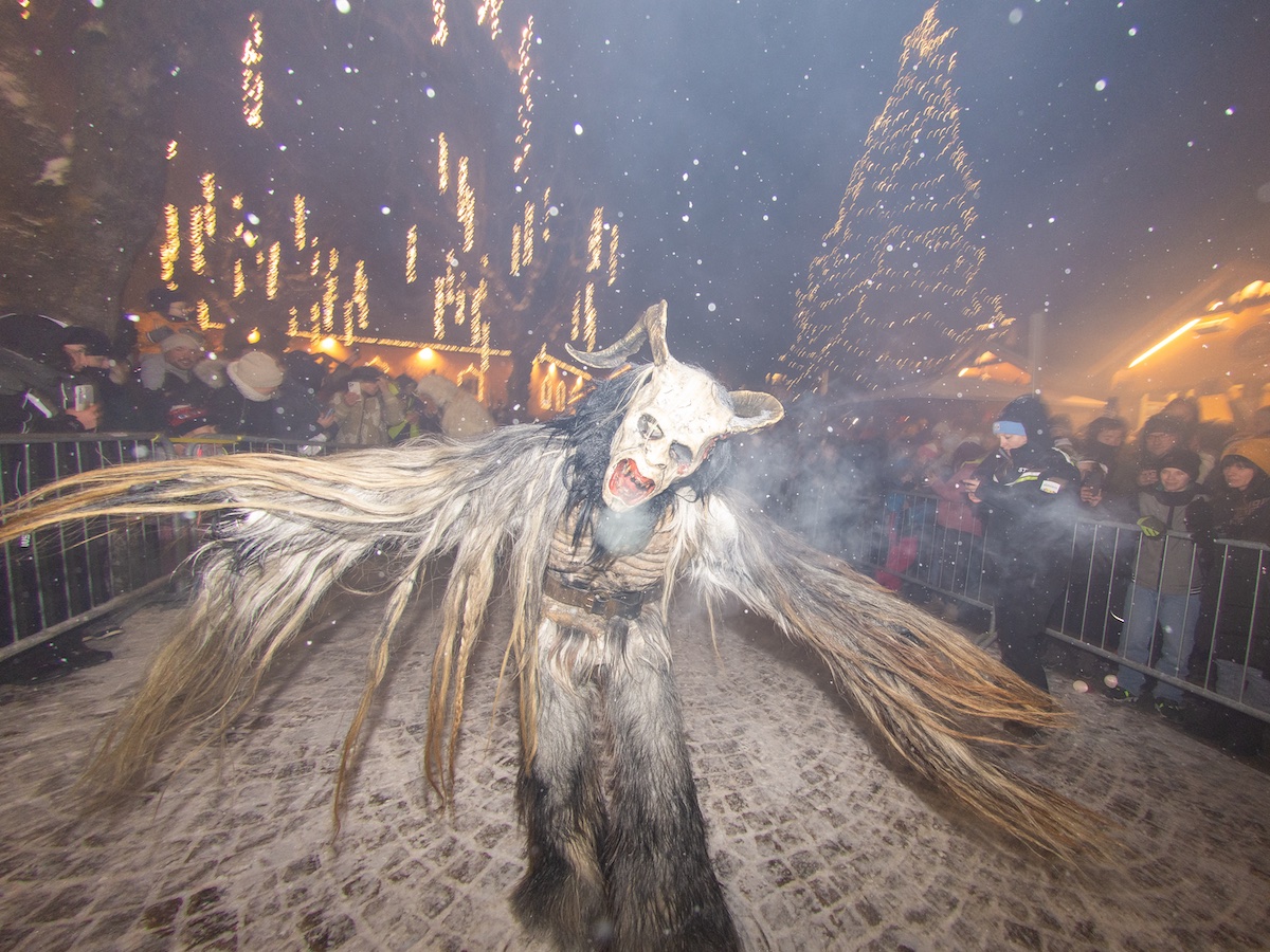 Il 7 dicembre a Dobbiaco il corteo dei Krampus, 700 creature infernali ...