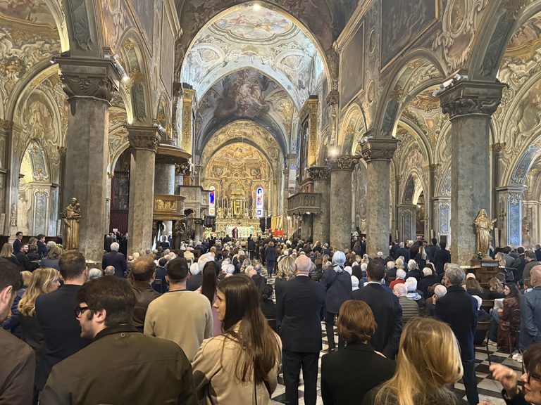 Una valanga per Mario Colombo: il saluto che riempie il Duomo di Monza ...